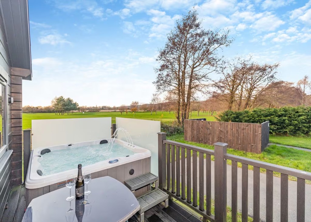 Snainton Luxury Lodges | Hot Tub Lodges & Golf Scarborough